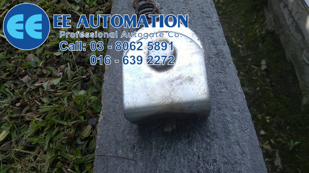Repair Auto Gate Roller Damaged In Petaling Jaya - EE Auto Gate